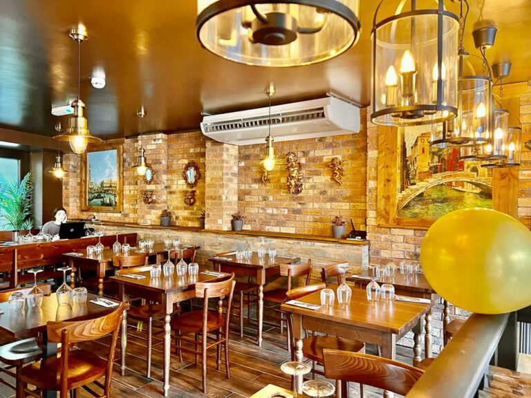 The Italo's Italian Restaurant in Islington, Angel, London